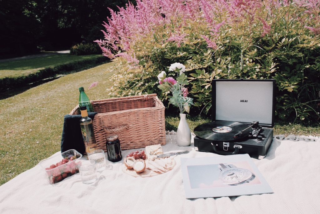 How To Make An Iconic Summer Picnic & Become The Envy Of The Park